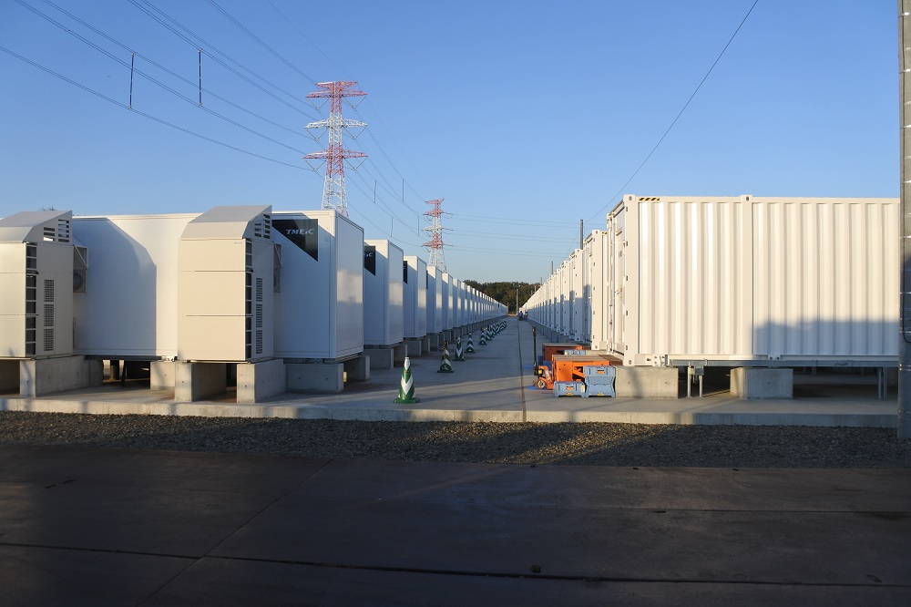 「FIP併設蓄電池」に事業性、TMEICが最適システムを製品化 - 特集 - メガソーラービジネス plus : 日経BP