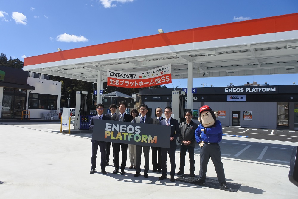 ENEOSの次世代SS実証店に「路面太陽光」、NIPPOが設置 - ニュース - メガソーラービジネス plus : 日経BP